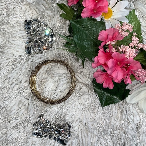 Jewelry | Gold Sparkly Bangle Set | Poshmark